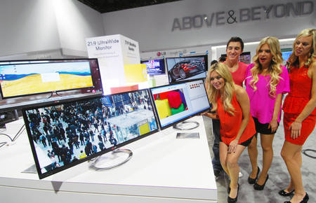 [CES2013] LG전자, “이게 바로 ‘파노라마 모니터(EA93)’ 입니다”